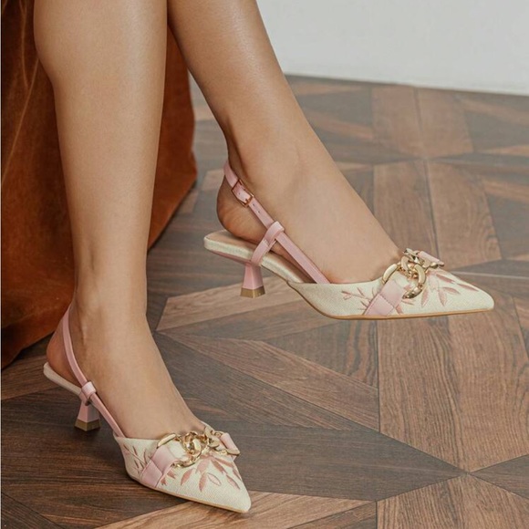 Rebellious Rose | Shoes | Chain Decorated Cat Design Pointed Toe Closed ...
